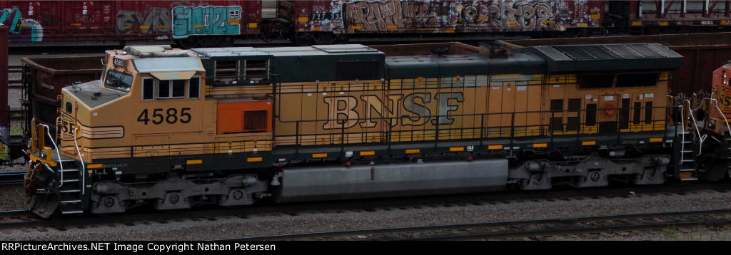 BNSF 4585